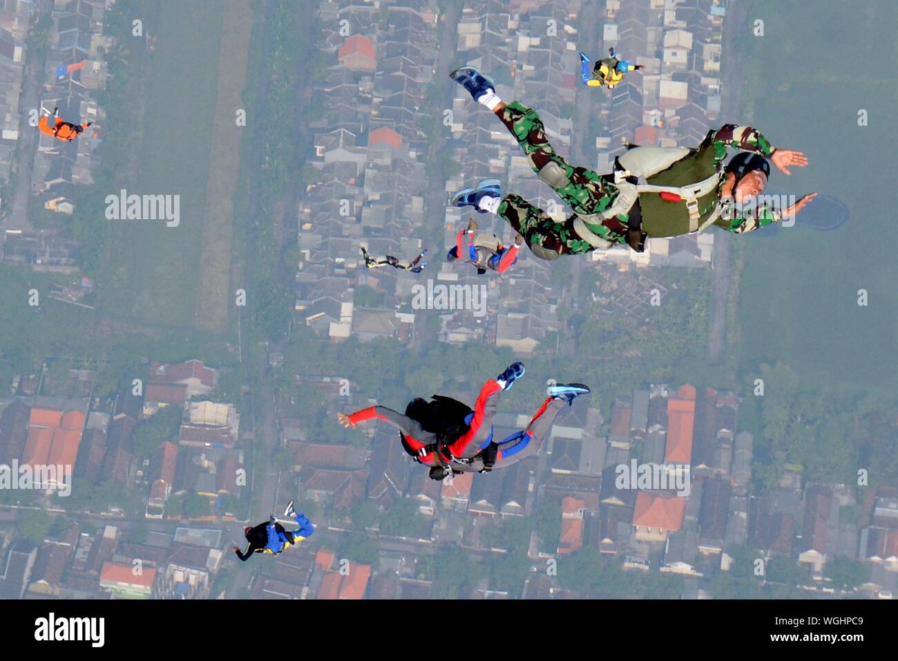 Soldiers falling hi-res stock photography and images - Alamy