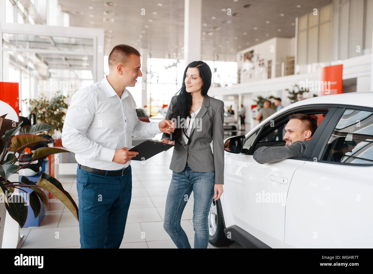 Car purchase in dealership manager hi-res stock photography and images ...