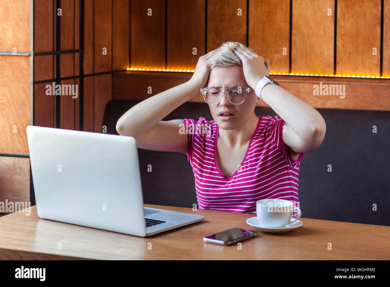 Dizzy blonde hi-res stock photography and images - Alamy