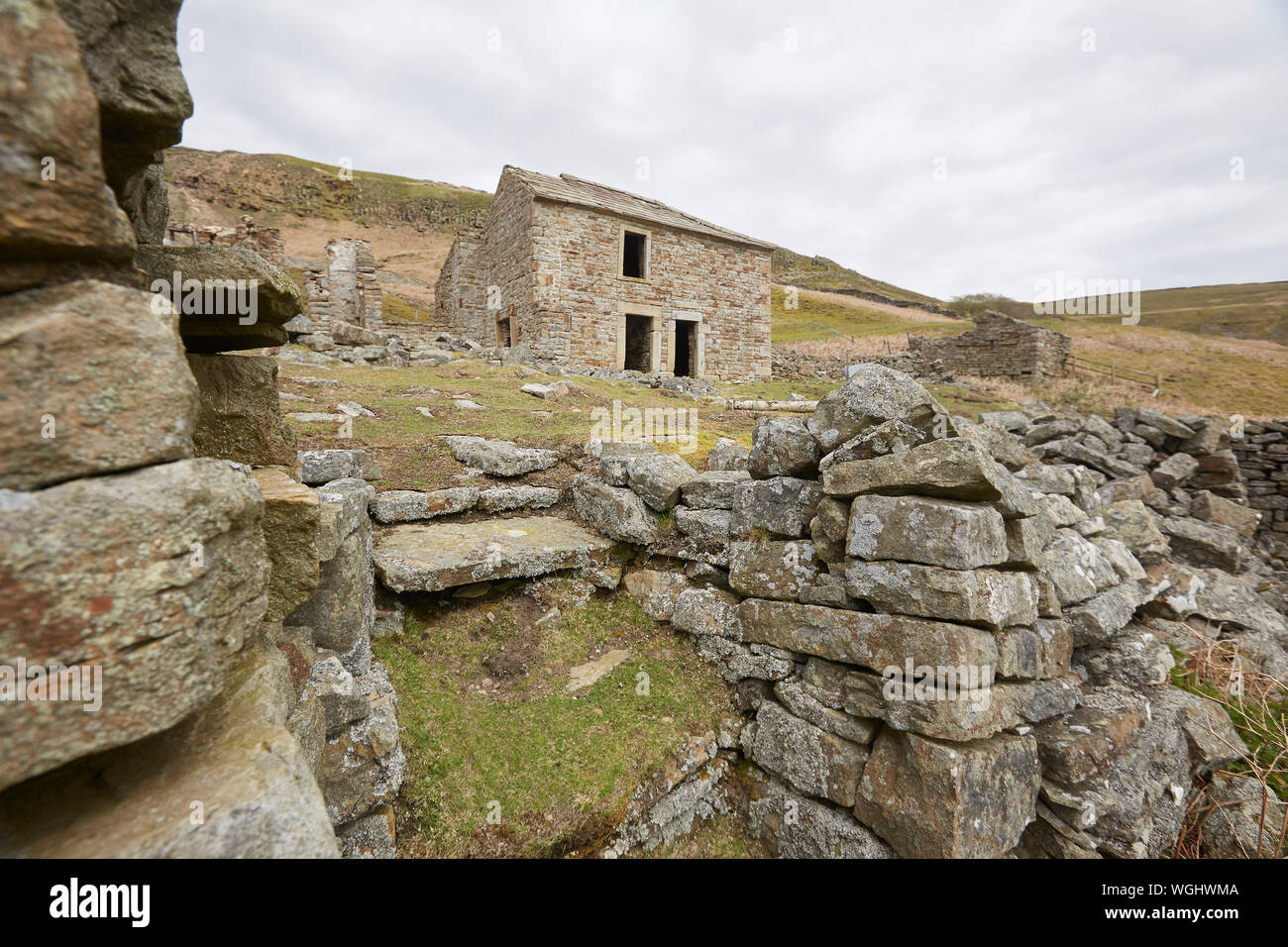 Abandoned Crumbling House High Resolution Stock Photography and Images ...