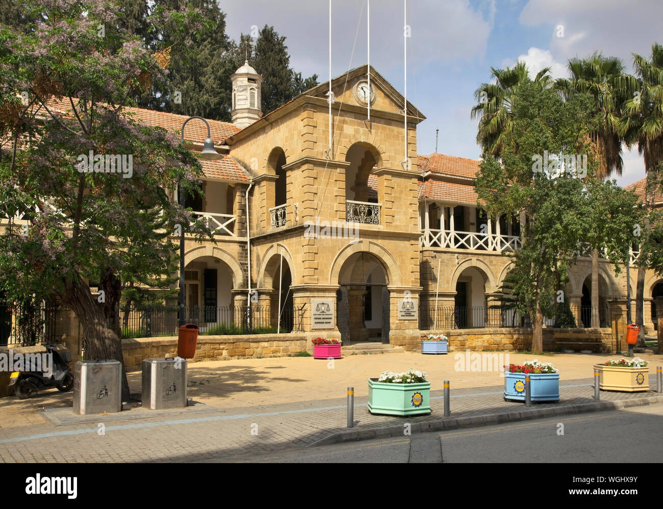 Old house in nicosia turkish hi-res stock photography and images - Alamy
