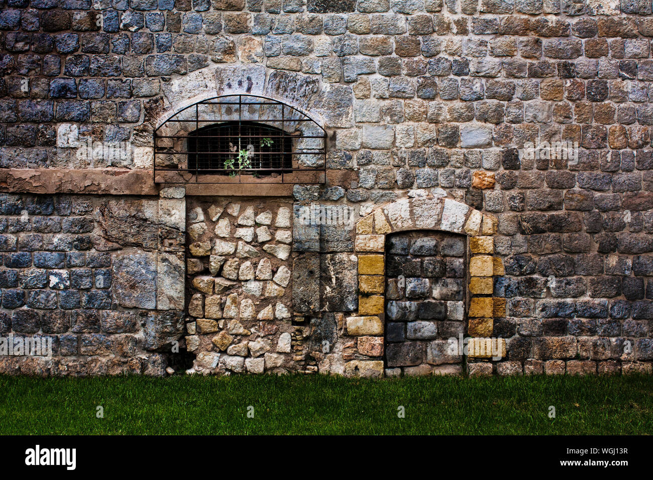 Stone house exterior hi-res stock photography and images - Alamy
