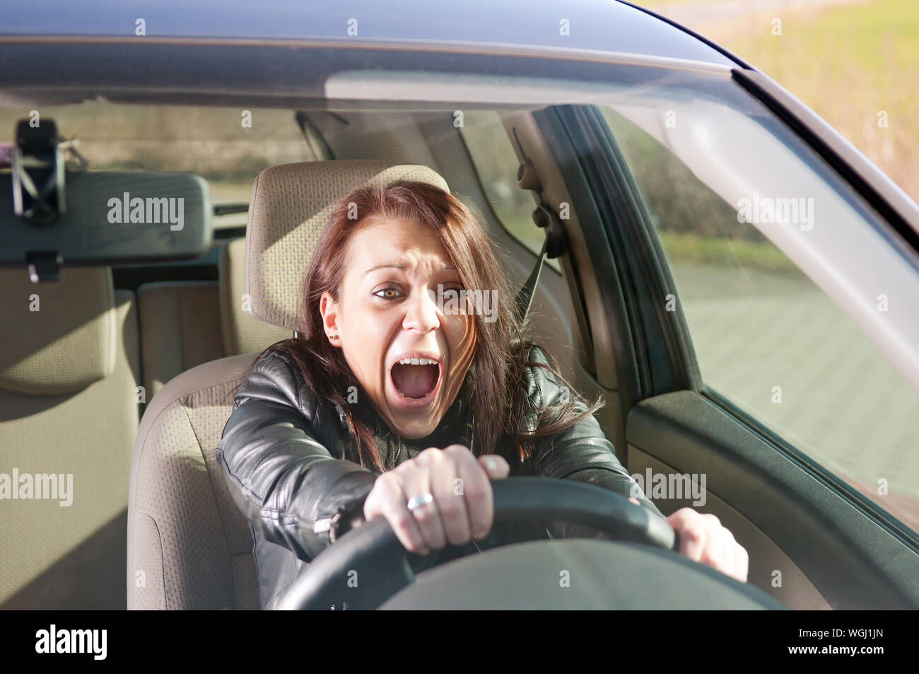 Woman and car and crash hi-res stock photography and images - Alamy