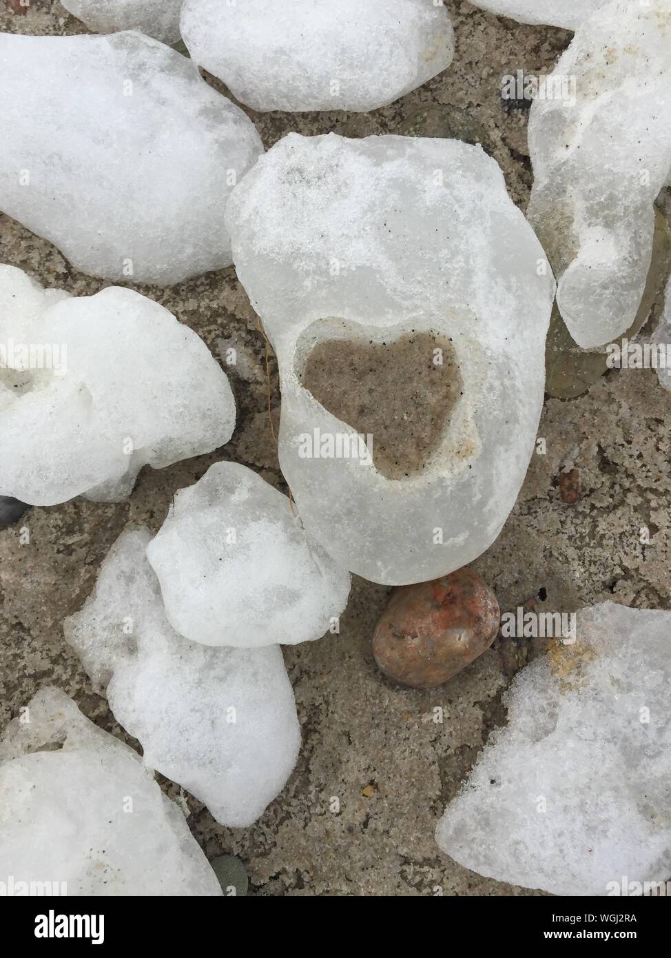 Ice on sand hi-res stock photography and images - Alamy