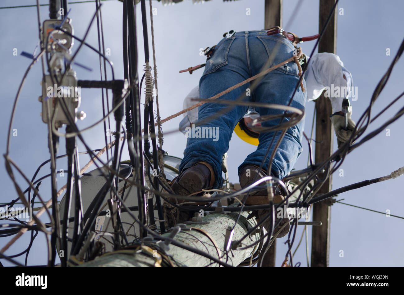 Electrician working on pole hi-res stock photography and images - Alamy