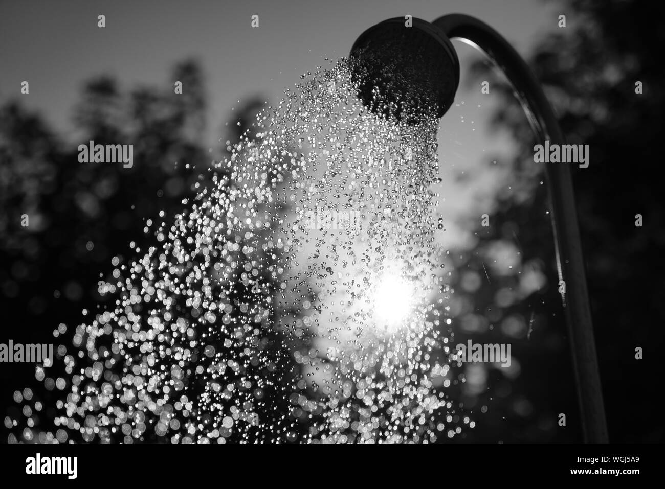 Outdoors shower hi-res stock photography and images - Alamy