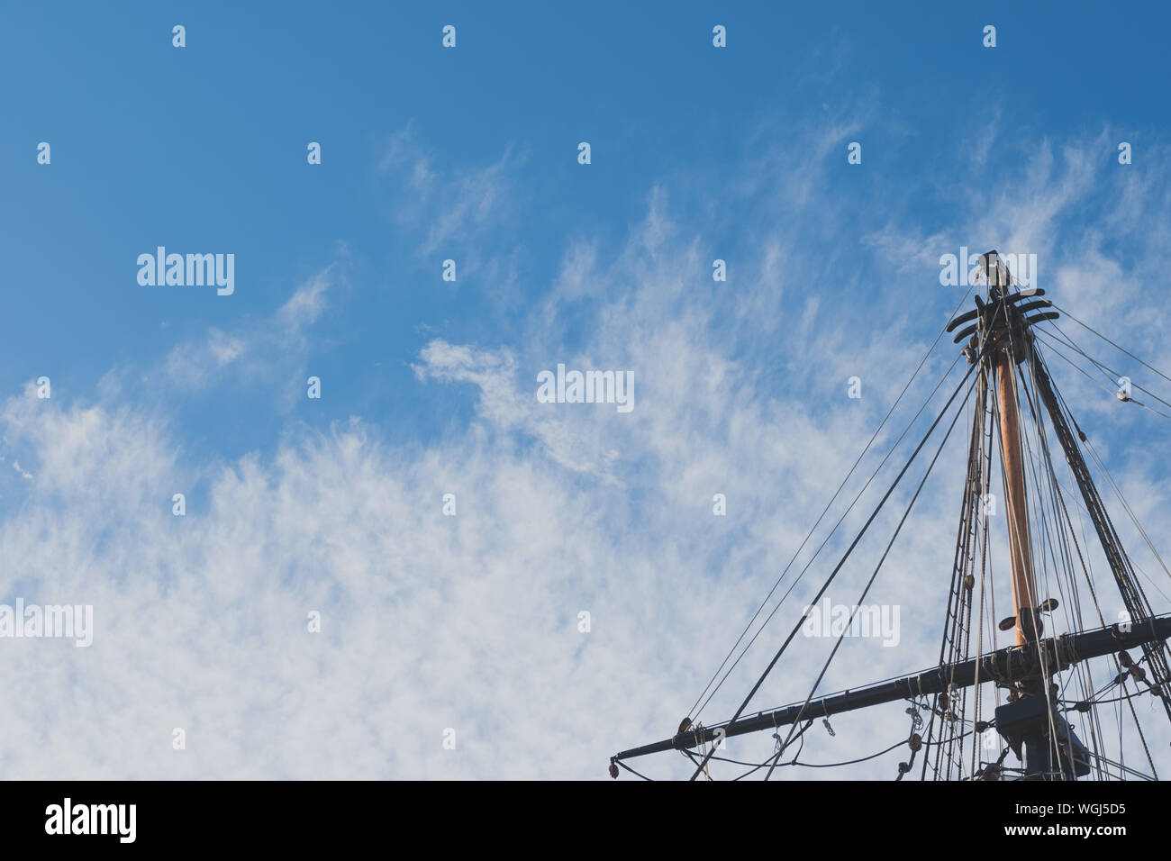 Ship mast hi-res stock photography and images - Alamy