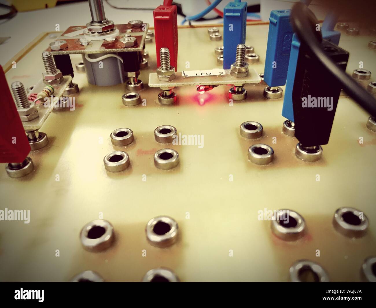 Transistor technology hi-res stock photography and images - Alamy