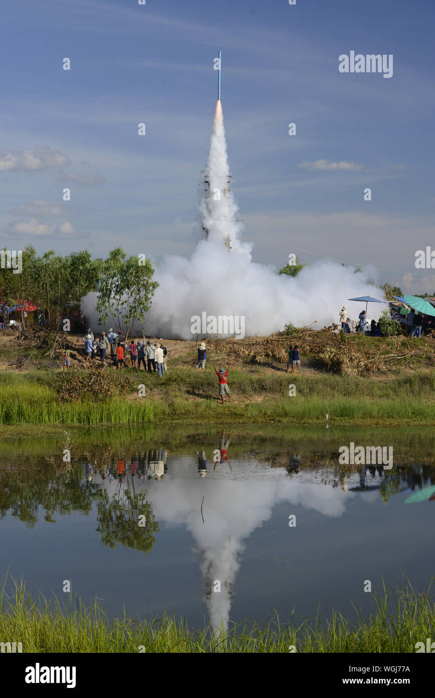 Space landscape, rocket launch hi-res stock photography and images - Alamy