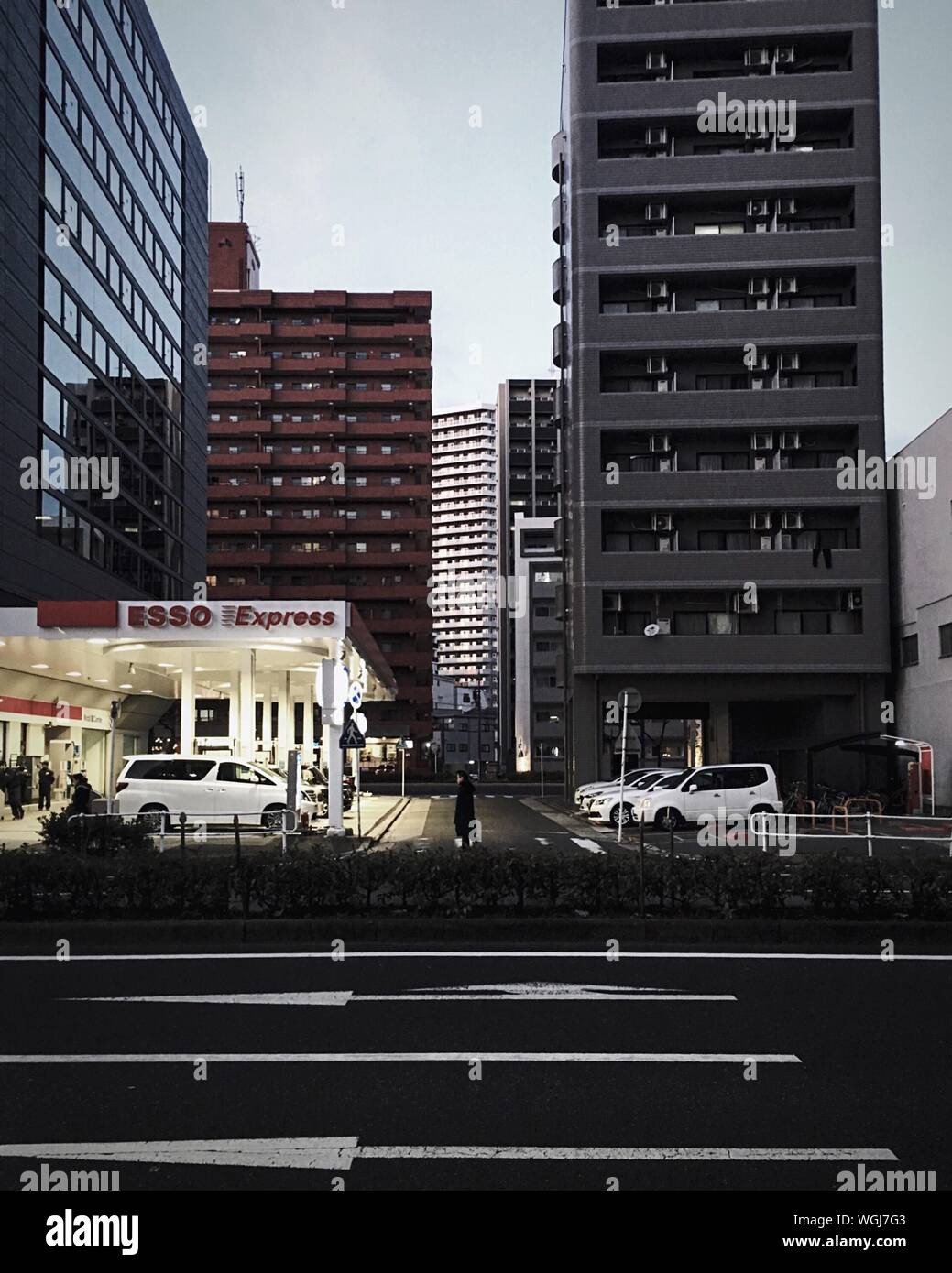 Office arrow sign hi-res stock photography and images - Alamy