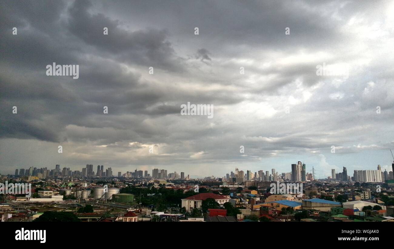 Aerial view manila cityscape manila hi-res stock photography and images ...