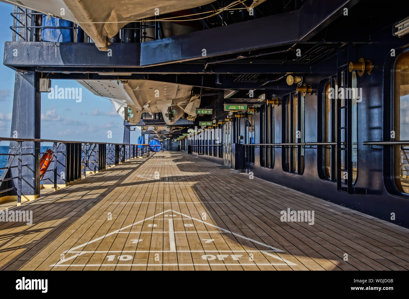 Boat forward motion hi-res stock photography and images - Alamy