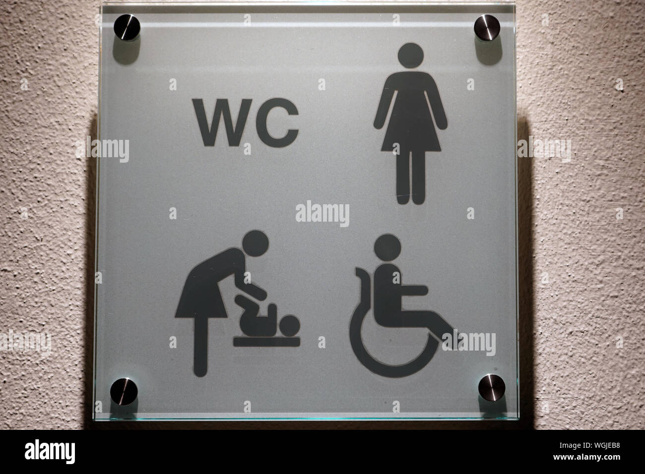 Airport Toilet Sign Stock Photos & Airport Toilet Sign Stock Images - Alamy