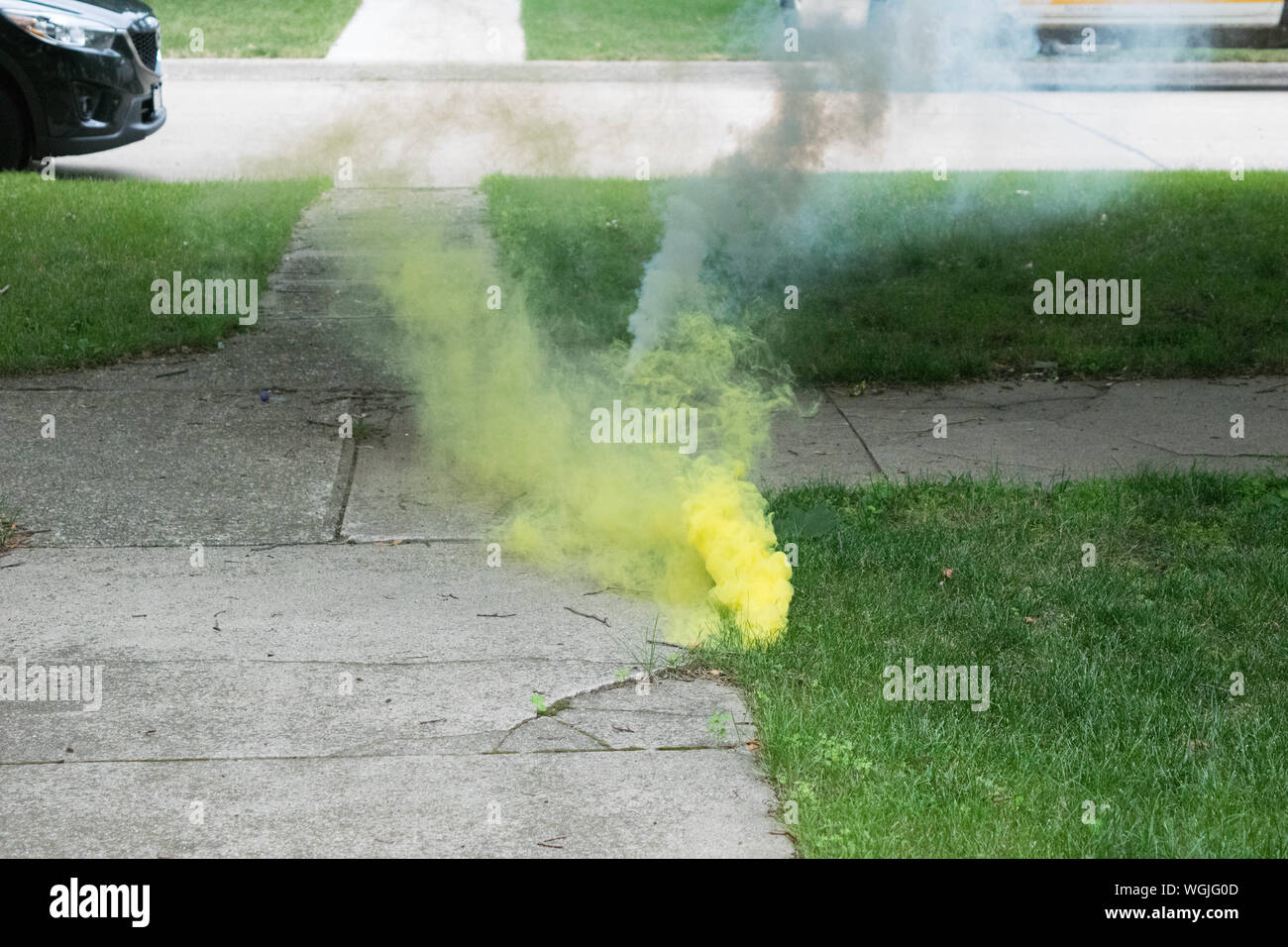 Bomb smoke hi-res stock photography and images - Alamy