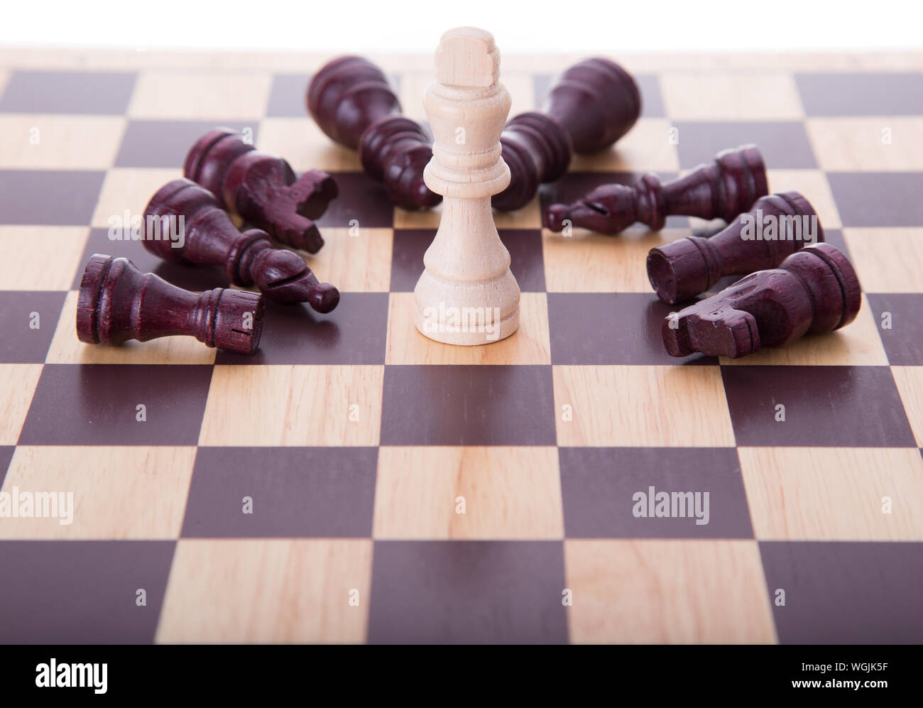 Chess pieces falling hi-res stock photography and images - Alamy