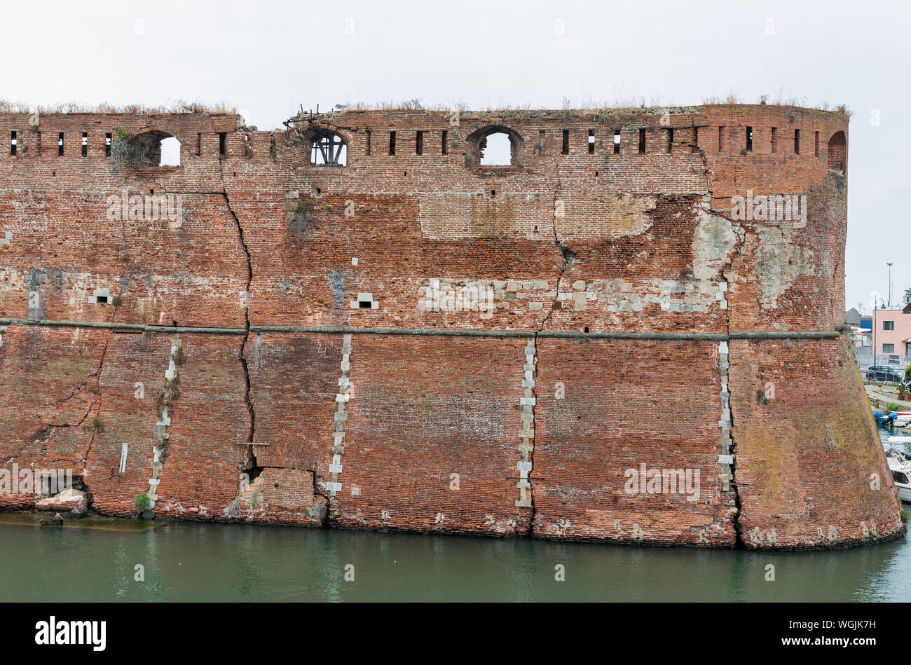 Walls of the medieval Vecchia fort in Livorno, Italy Stock Photo - Alamy