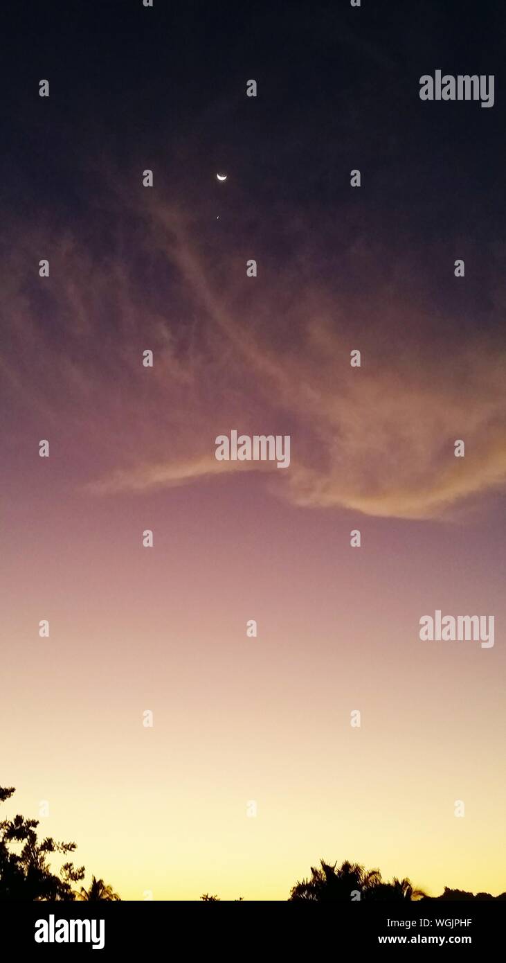 The sky at dawn hi-res stock photography and images - Alamy