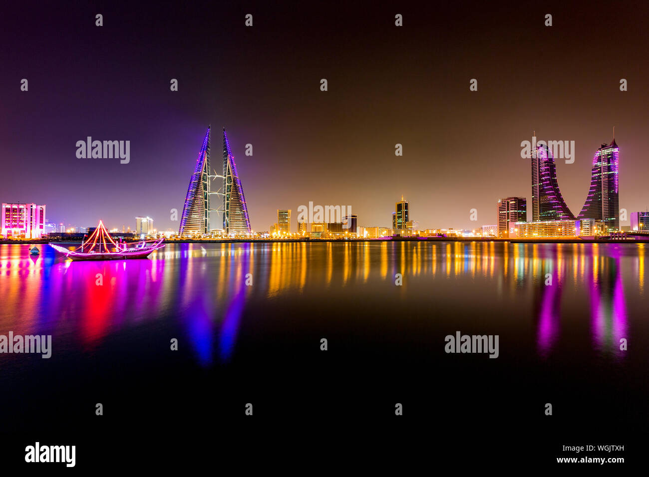 Manama at night hi-res stock photography and images - Alamy