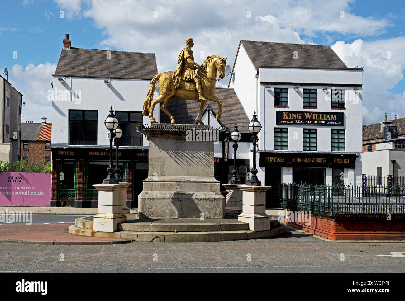 William iii equestrian statue hi-res stock photography and images - Alamy