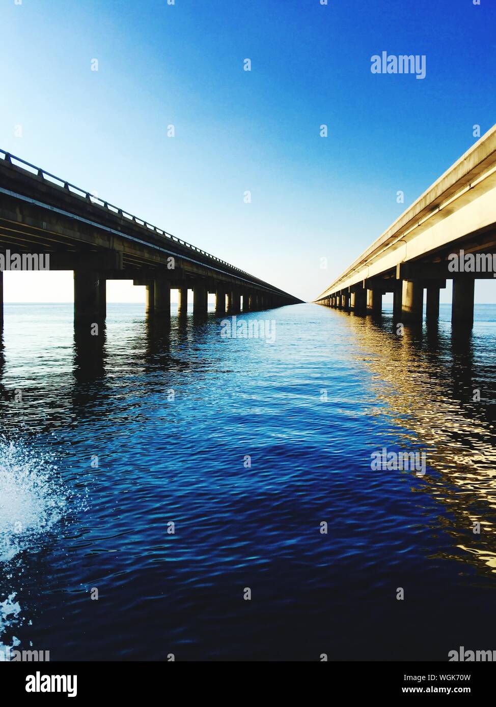 Bridge in water hi-res stock photography and images - Alamy