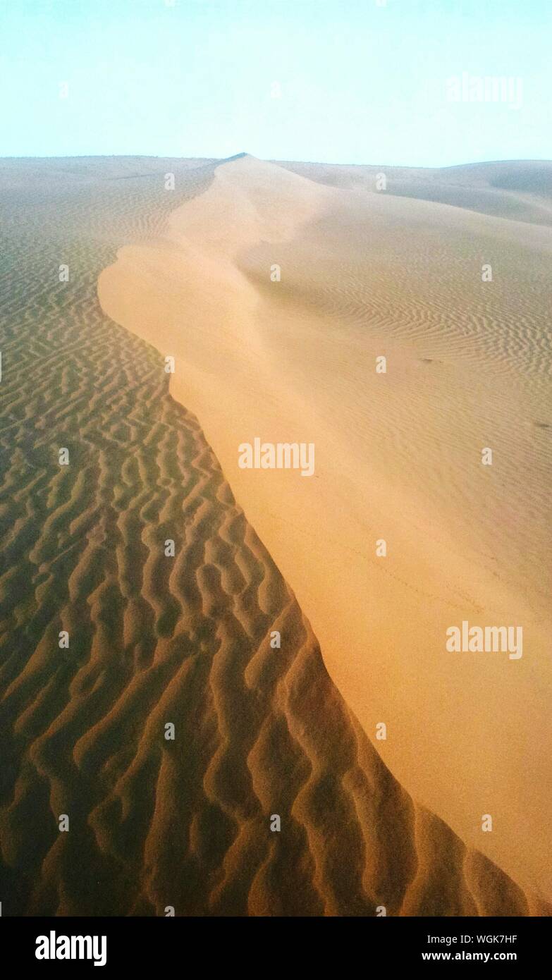 Dunes falling hi-res stock photography and images - Alamy