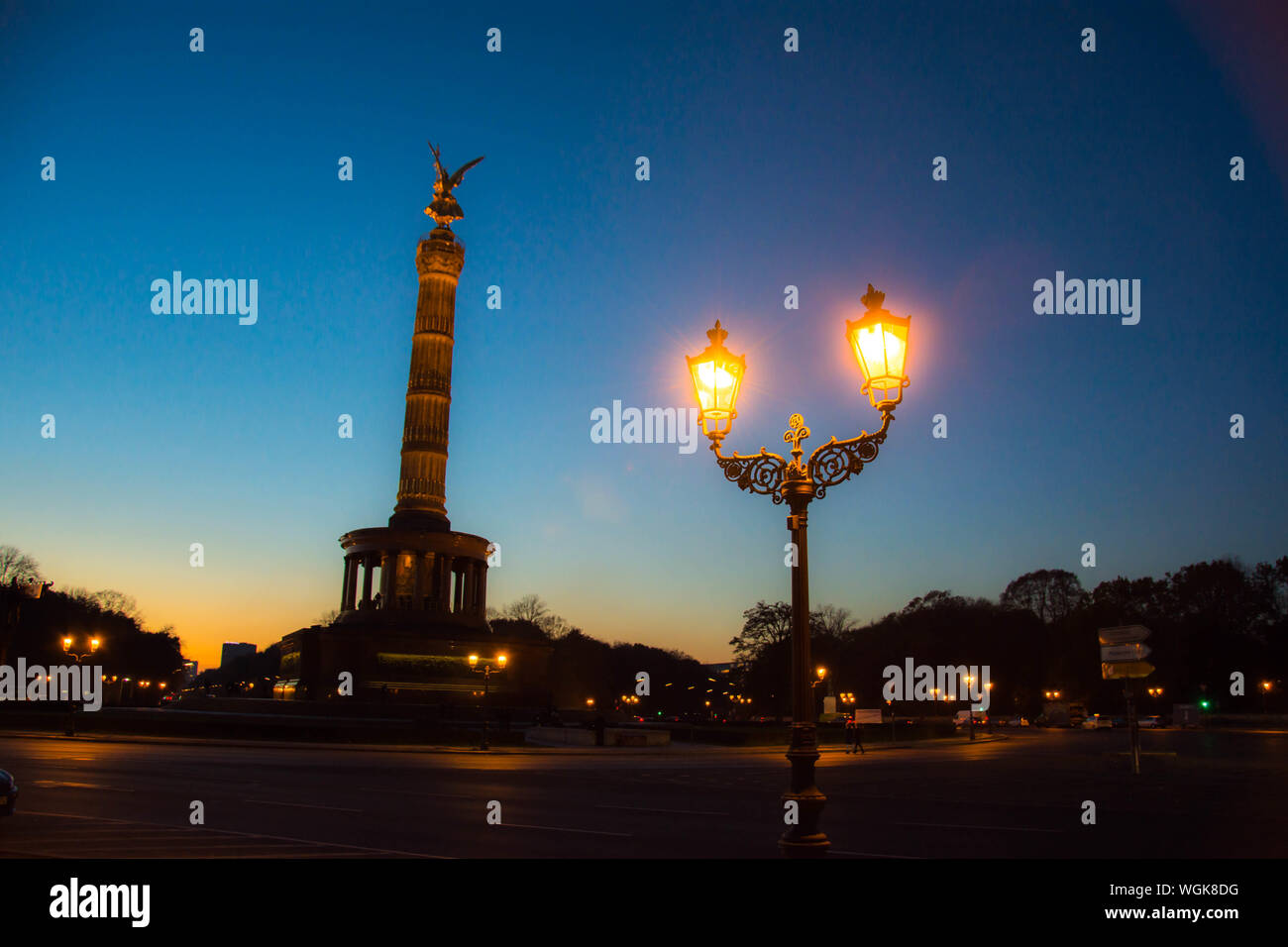 Street lighting column hi-res stock photography and images - Alamy