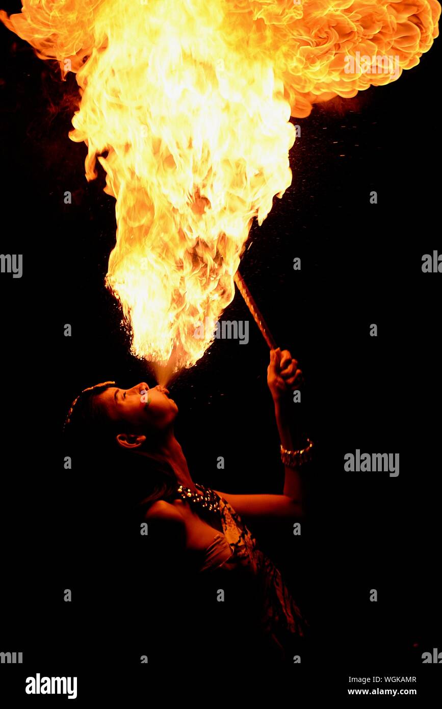 Person spitting hi-res stock photography and images - Alamy