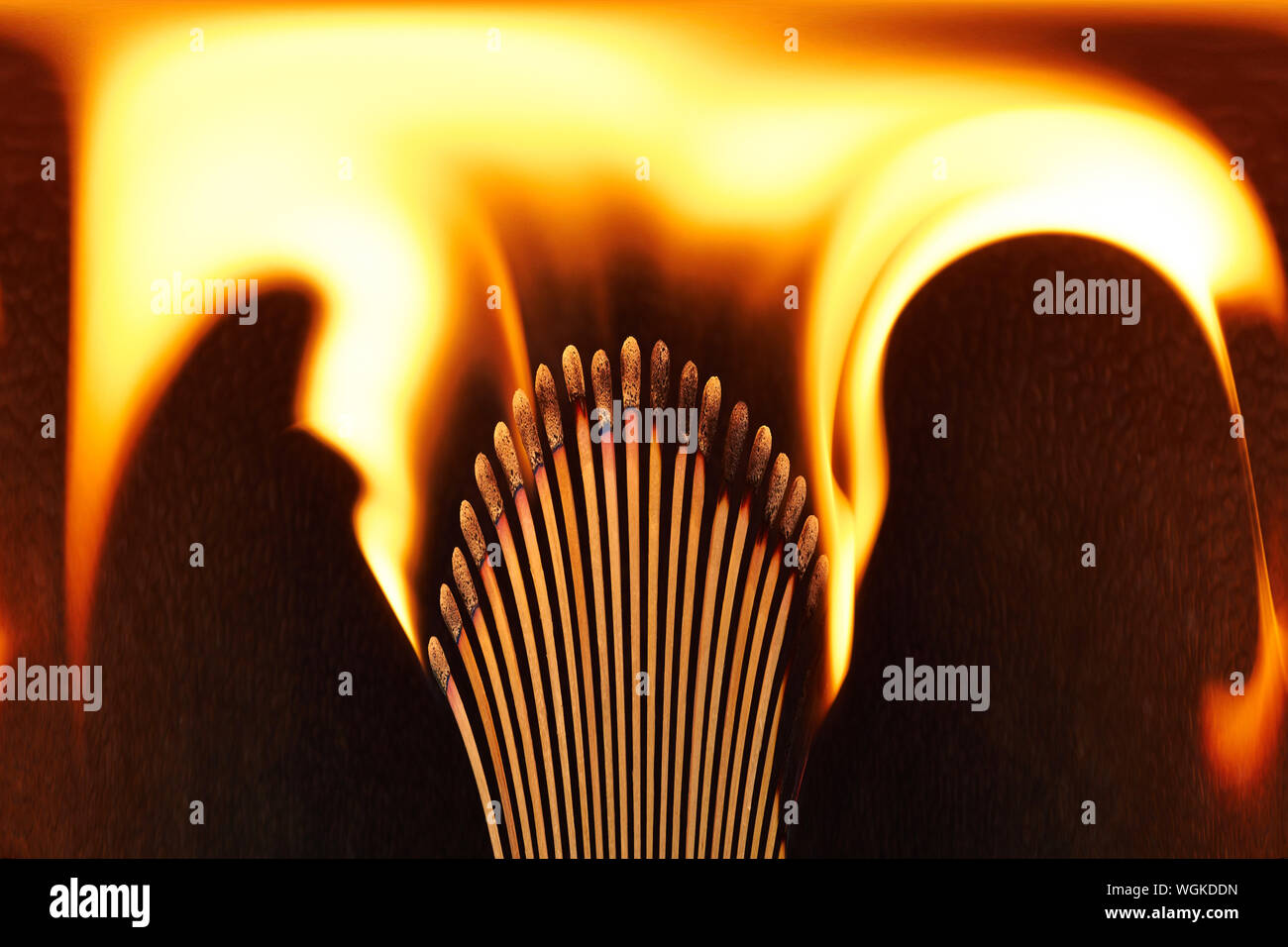 Row matchsticks burning hi-res stock photography and images - Alamy