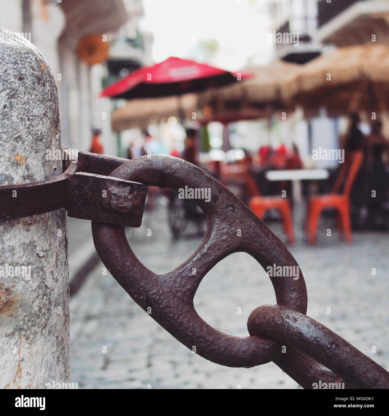 Iron chain railing hi-res stock photography and images - Alamy