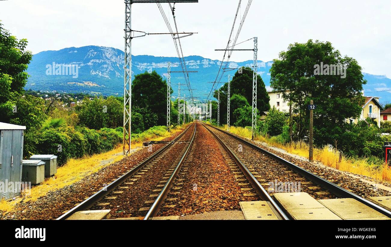 Parallel mountains hi-res stock photography and images - Alamy