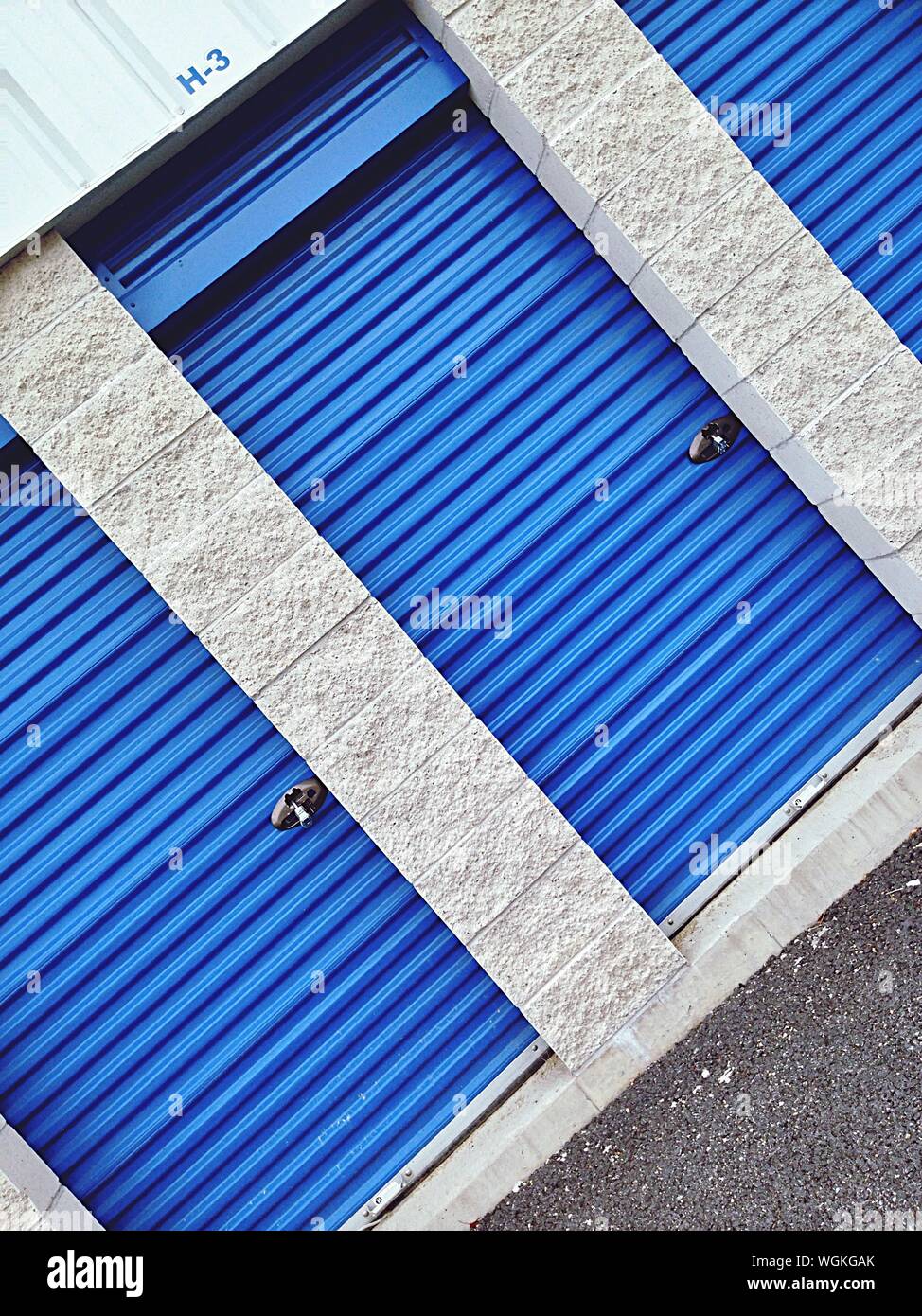 Corrugated iron doors hi-res stock photography and images - Alamy