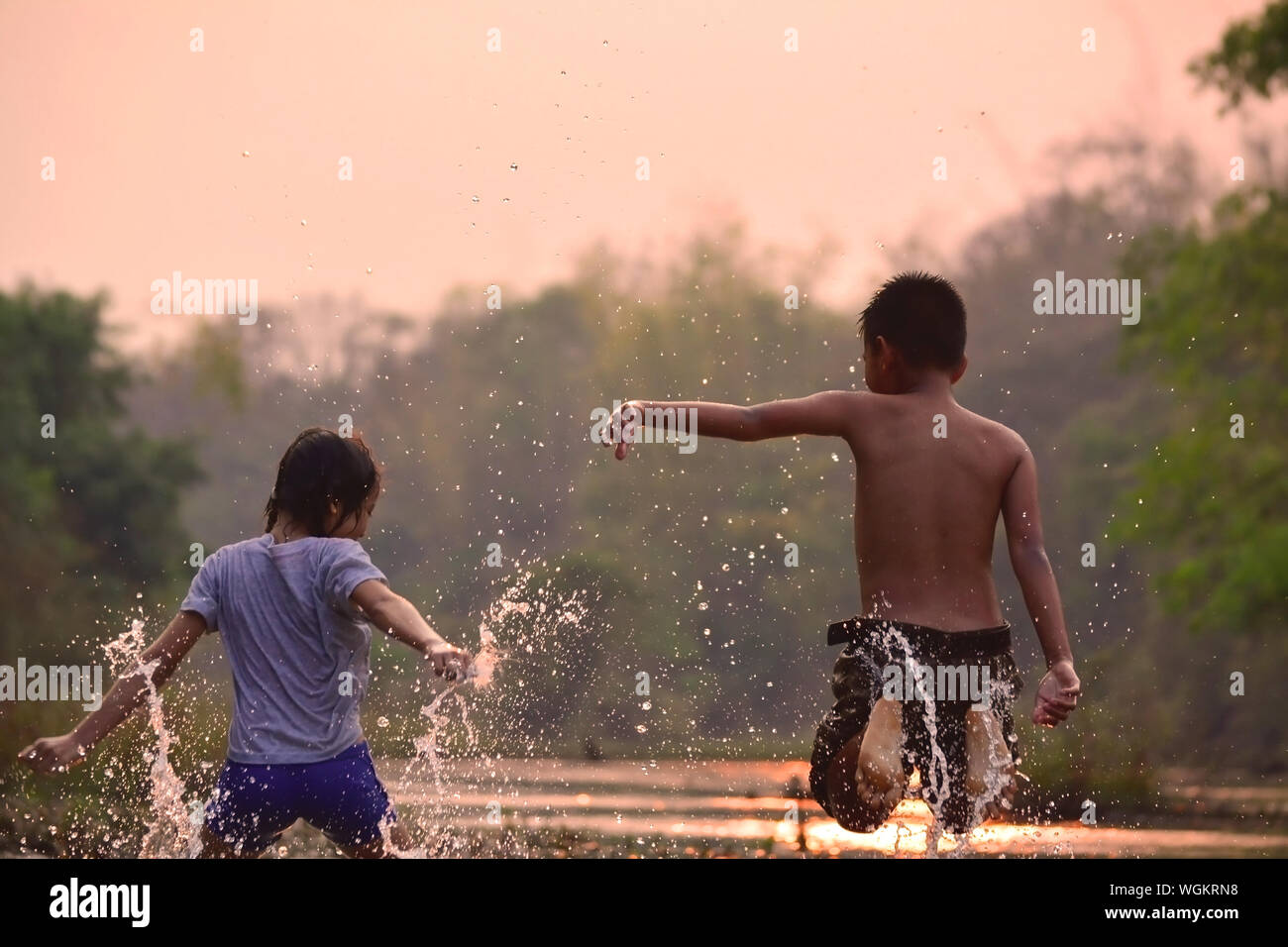 Children playing in the outdoors hi-res stock photography and images ...