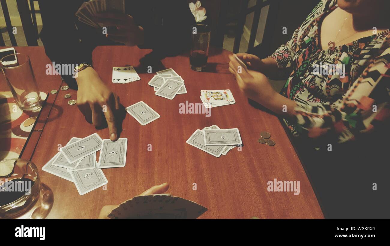 Women playing cards two hi-res stock photography and images - Alamy