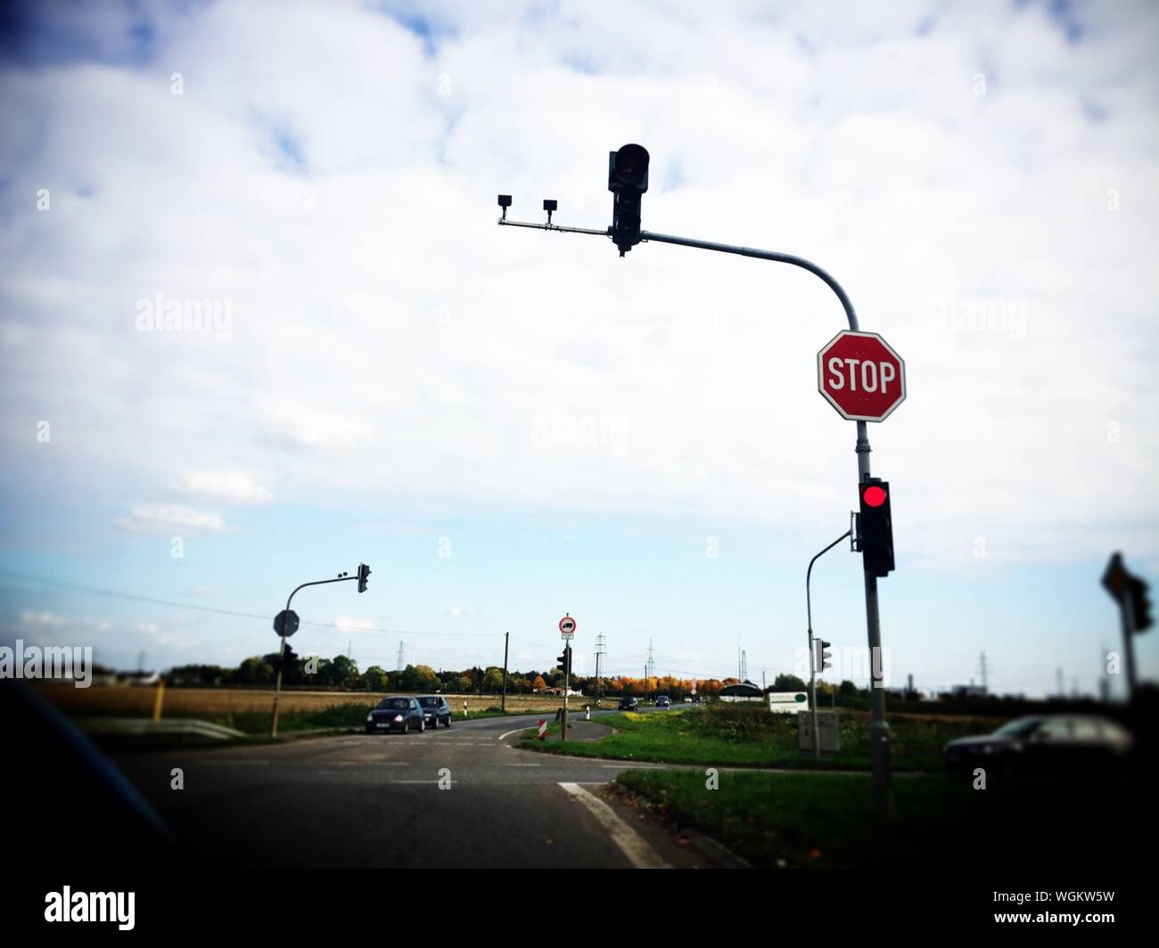 Empty street traffic light hi-res stock photography and images - Alamy