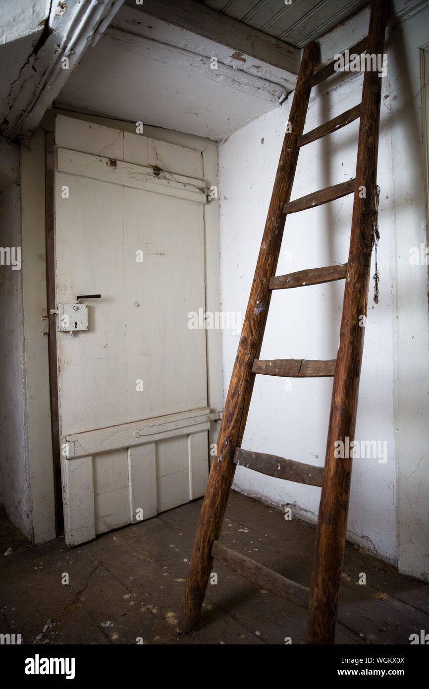 Desolate home hi-res stock photography and images - Alamy