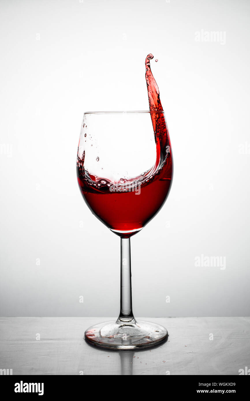 Red wine splash Stock Photo - Alamy