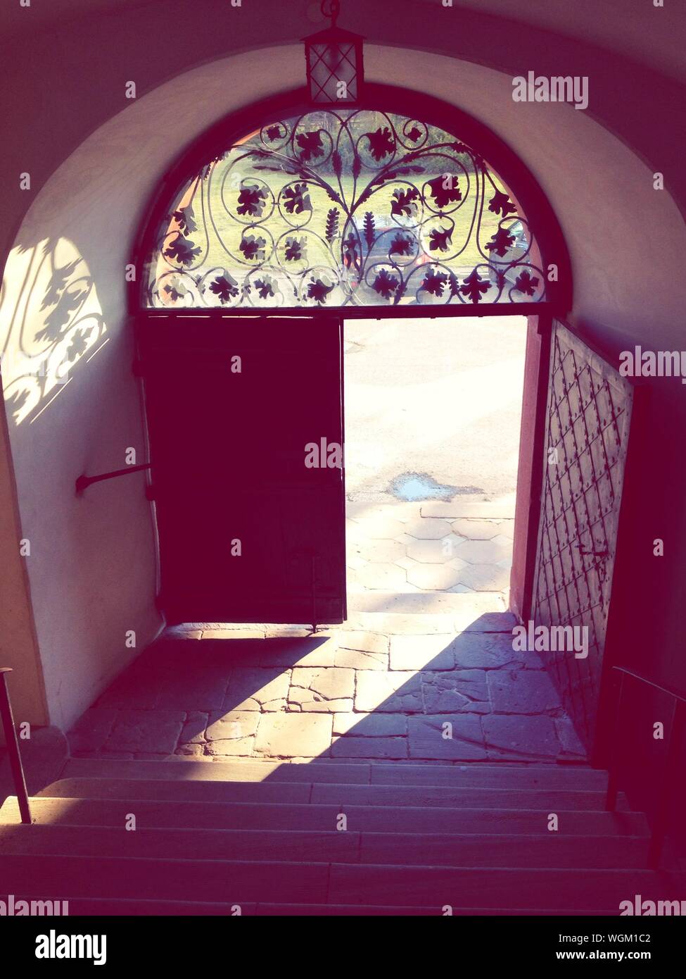 Open door into a dark room hi-res stock photography and images - Alamy