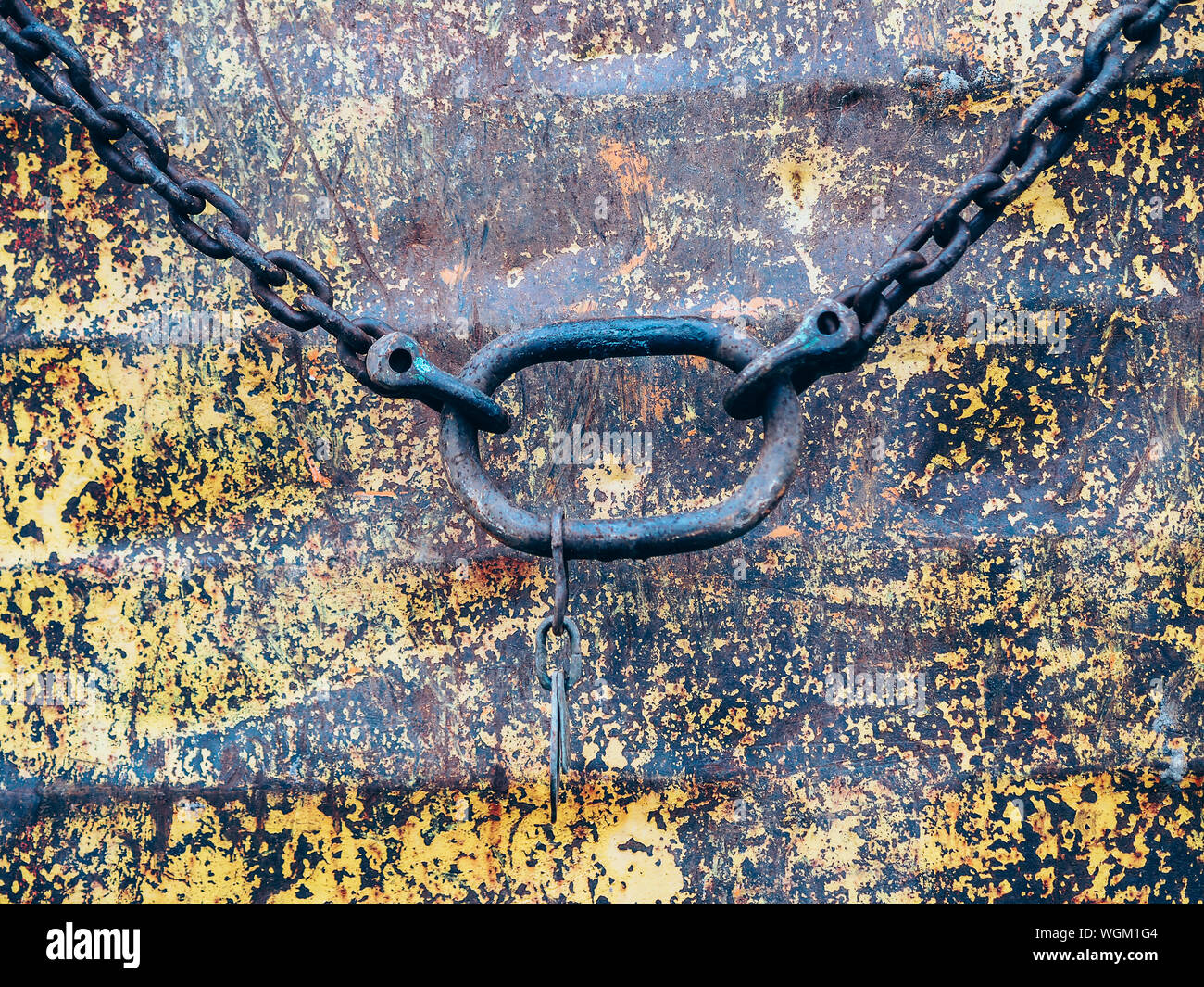 Hanging metal chain hi-res stock photography and images - Alamy