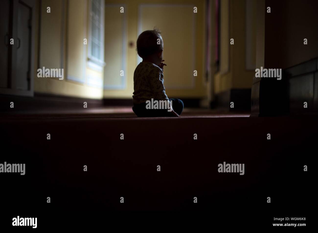 Child sitting floor home hi-res stock photography and images - Alamy
