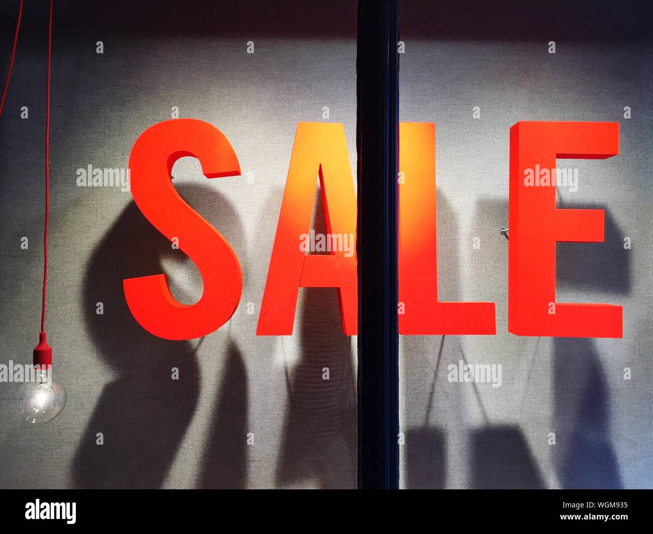 Light bulb store hi-res stock photography and images - Alamy