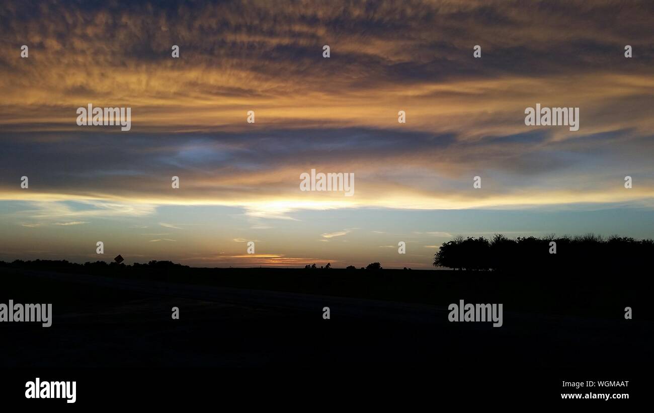 Dusky sky hi-res stock photography and images - Alamy
