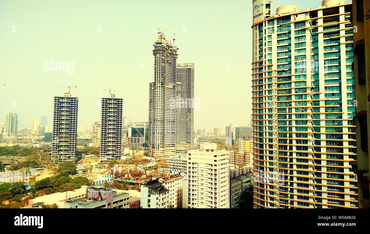 Top of skyscraper hi-res stock photography and images - Alamy