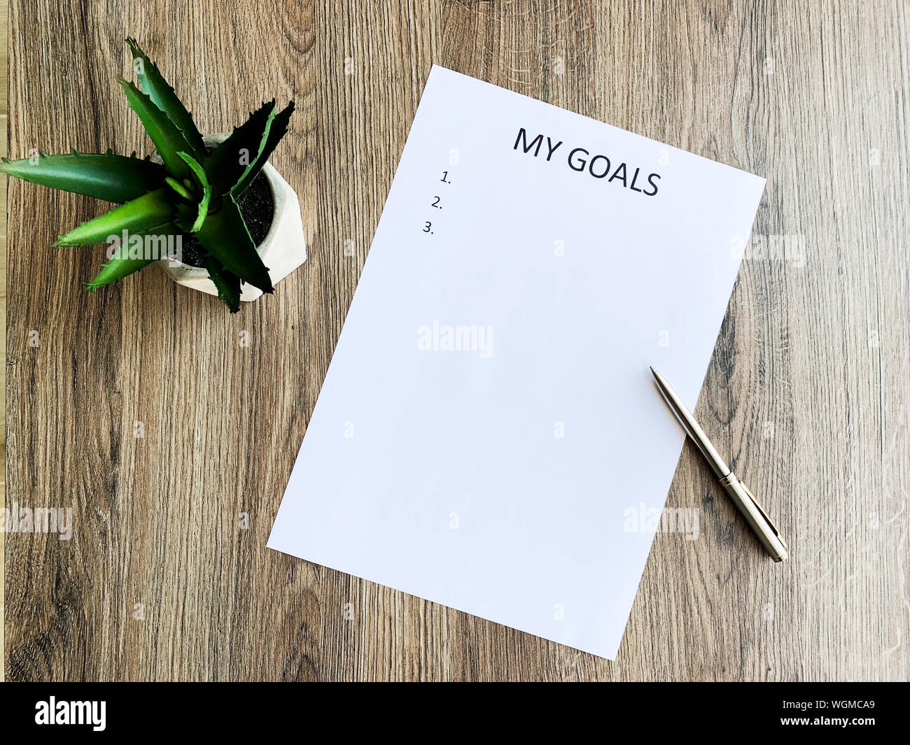 Clipboard with my goals on wood desk Stock Photo - Alamy