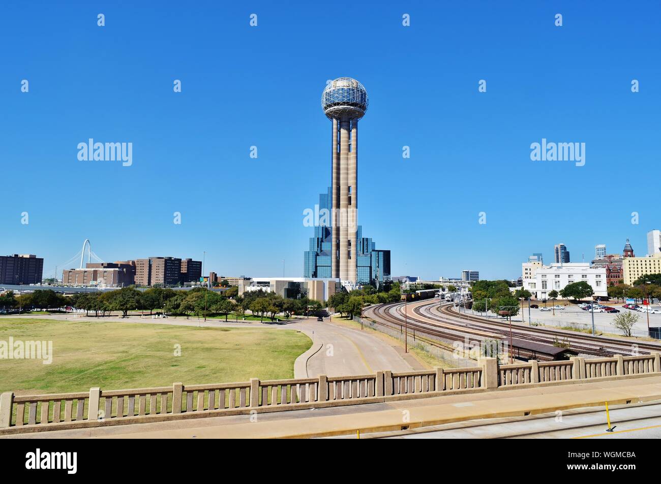 Reunion tower hi-res stock photography and images - Alamy