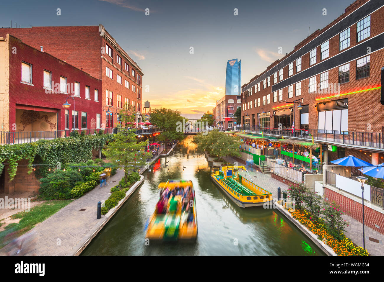 Cityscape canal hi-res stock photography and images - Alamy