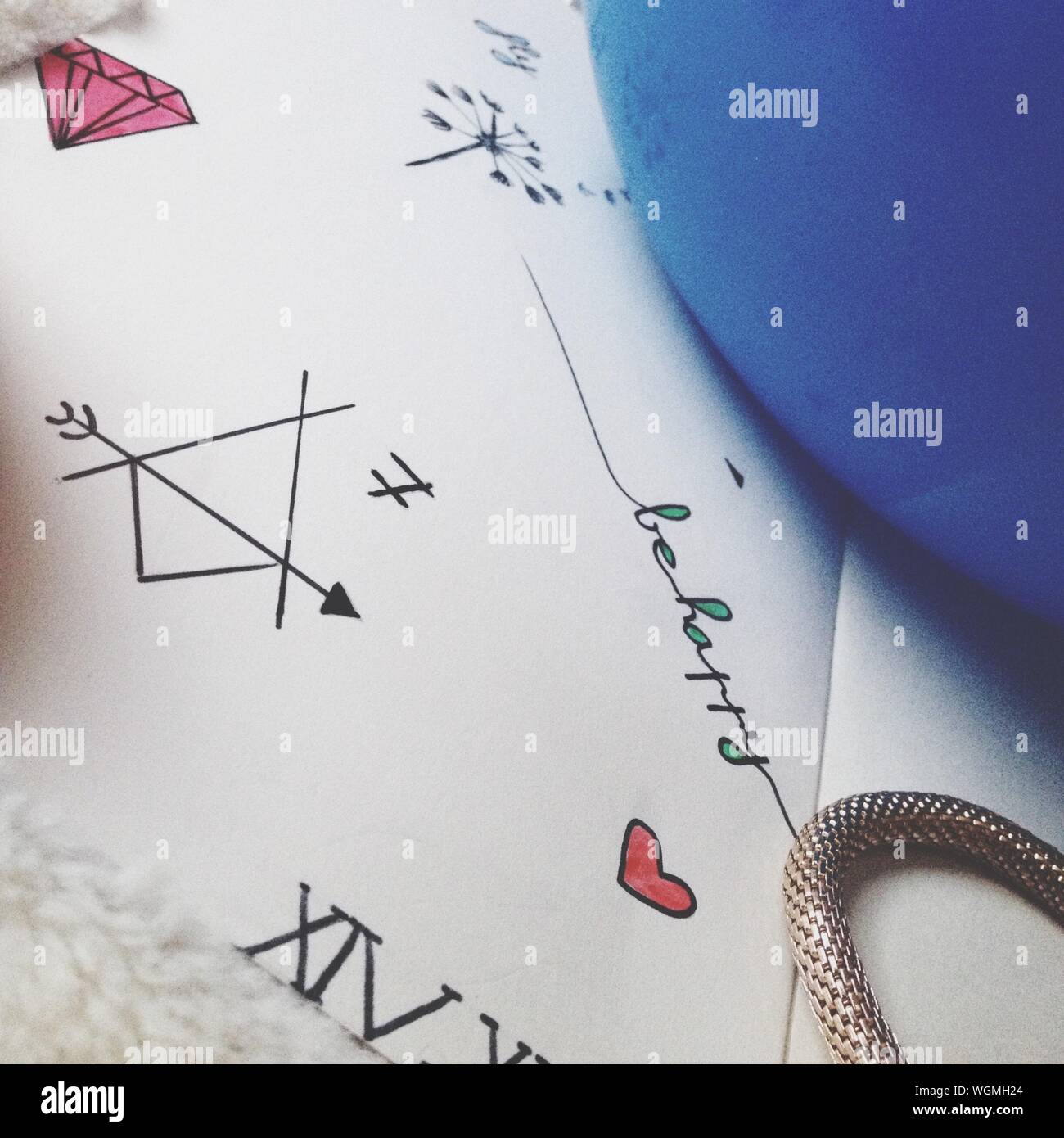 Heart bow and arrow hi-res stock photography and images - Alamy