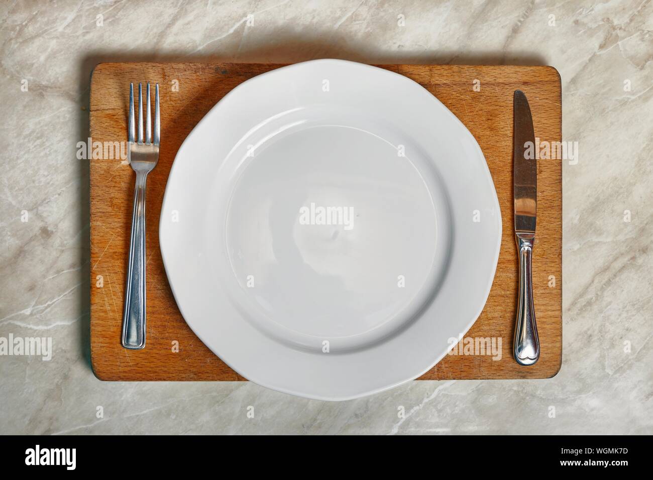 Empty plate, waiting for food Stock Photo - Alamy