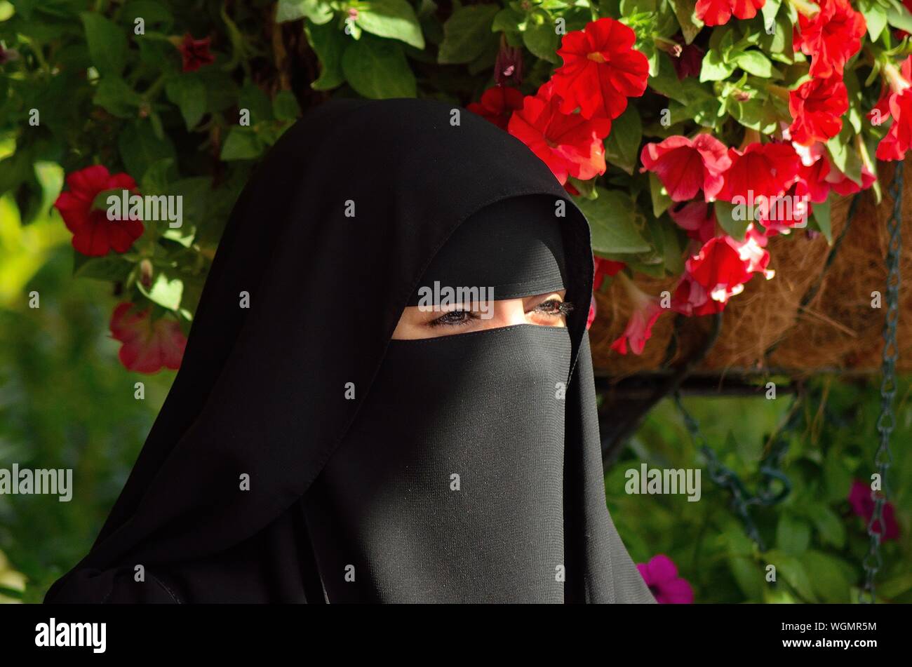 Woman with burqa hi-res stock photography and images - Alamy