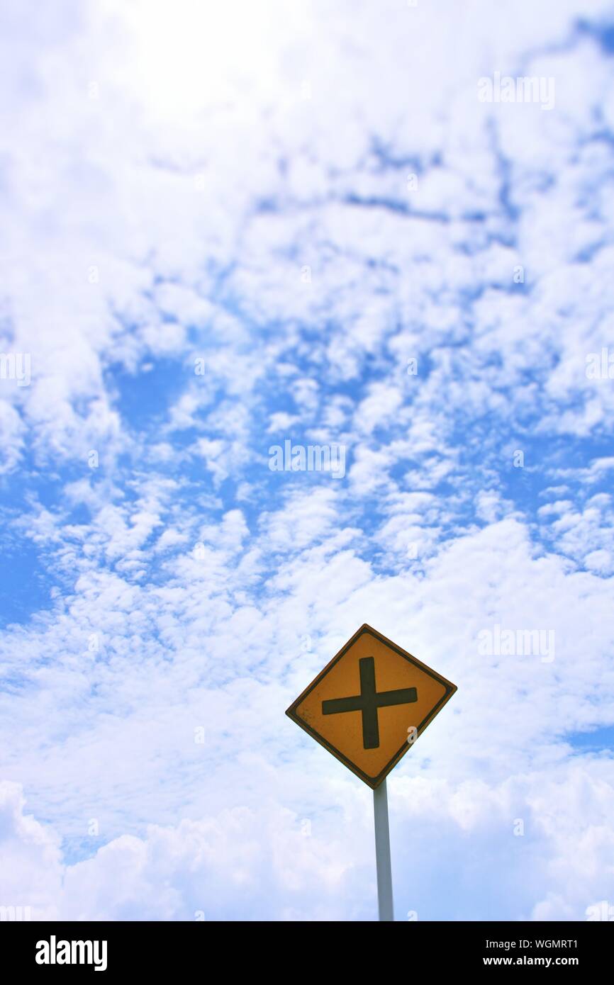 Crossroad sign hi-res stock photography and images - Alamy