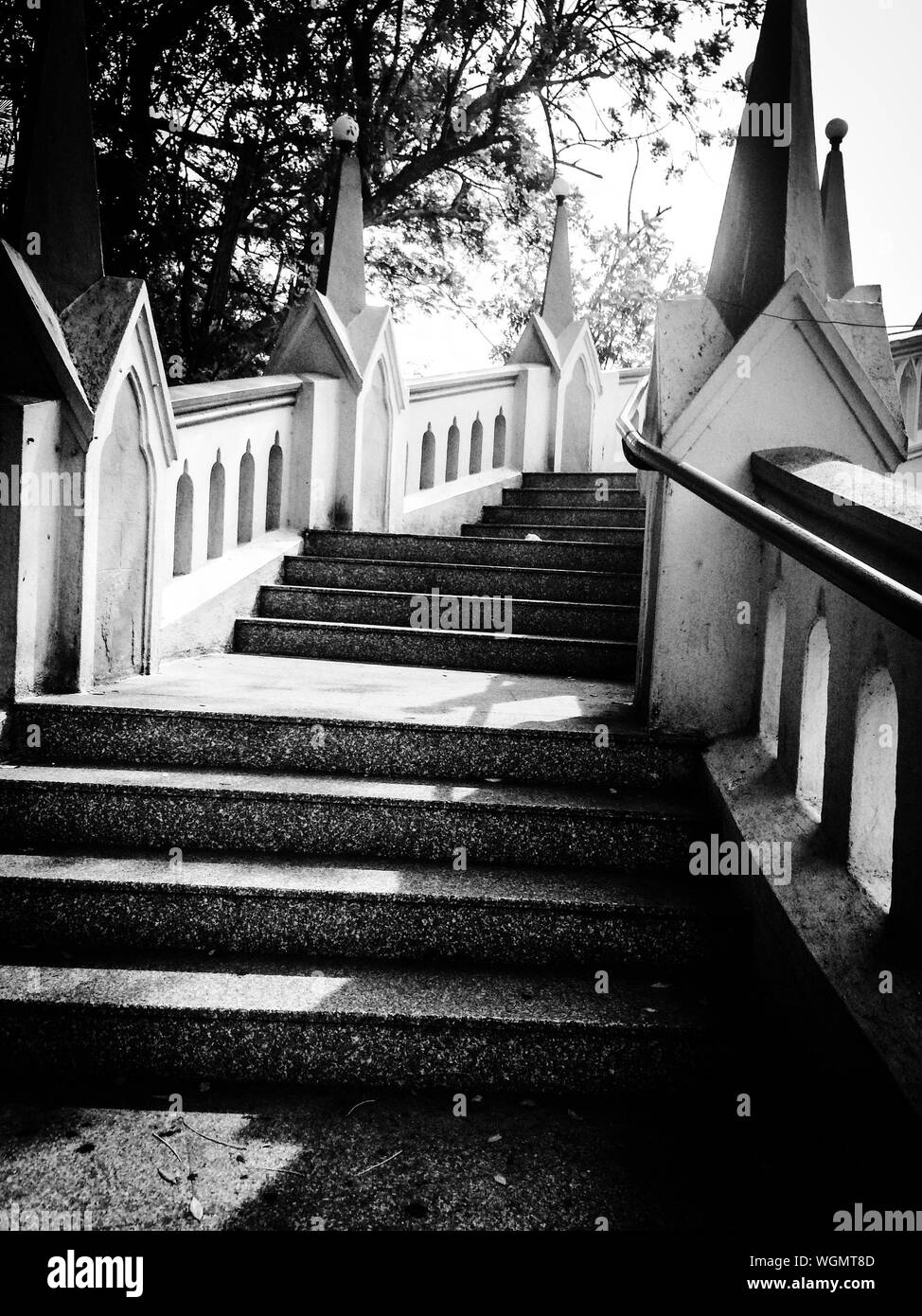 Empty steps hi-res stock photography and images - Alamy